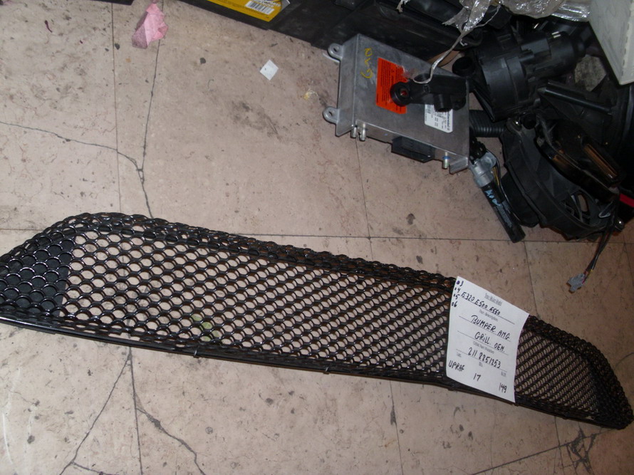 Mercedes Benz - Bumper Grill GRILLE mesh - 2118851253: Used Auto Parts ...