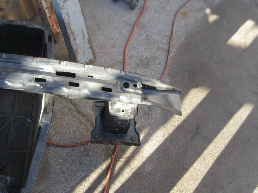 Mercedes Benz - Bumper re bar rebar Reinforcement - 1666104200: Used ...