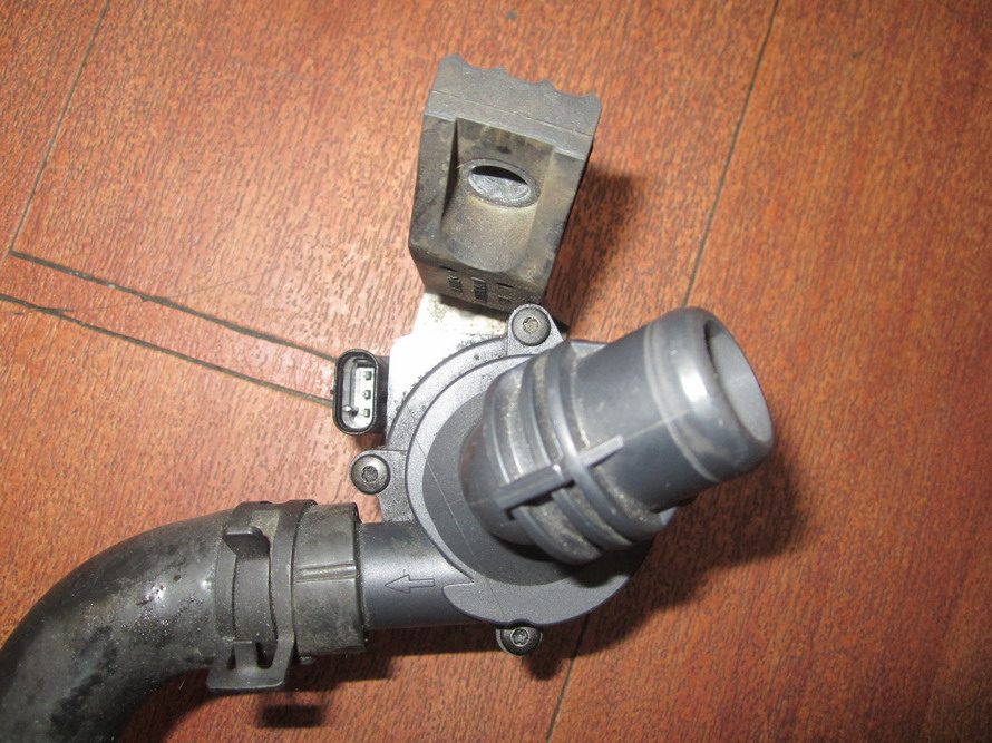 BMW - AUX WATER PUMP - 64119230233: Used Auto Parts | Mercedes Benz ...