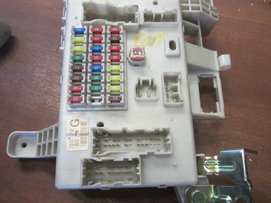 Lexus LX570 gx470 Fuse Box - 1043 G: Used Auto Parts | Mercedes Benz ...