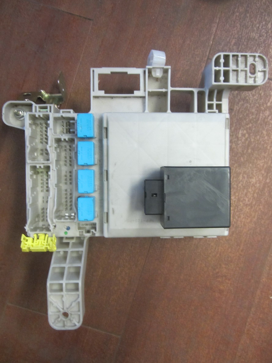 Lexus LX570 gx470 Fuse Box - 1043 G: Used Auto Parts | Mercedes Benz ...