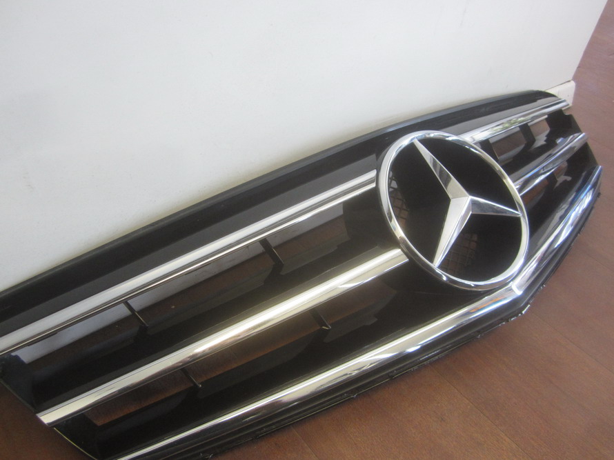 Mercedes Benz - Grille GRILL - 2048800023: Used Auto Parts | Mercedes ...