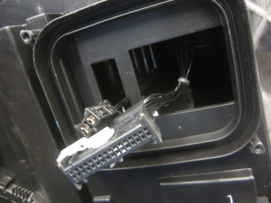 Mercedes Benz - Headlight - 2059067703: Used Auto Parts | Mercedes Benz ...