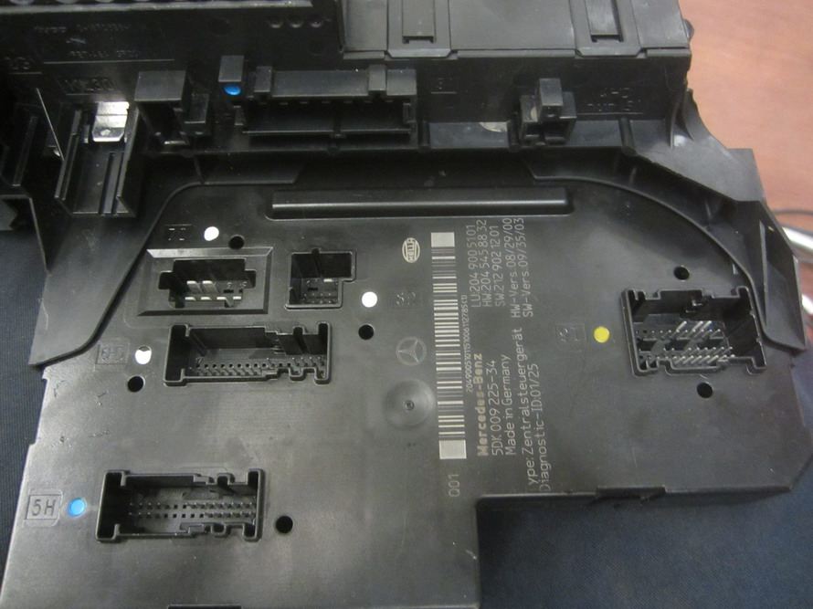 Mercedes Benz - Fuse Box - 2049005101: Used Auto Parts | Mercedes Benz ...