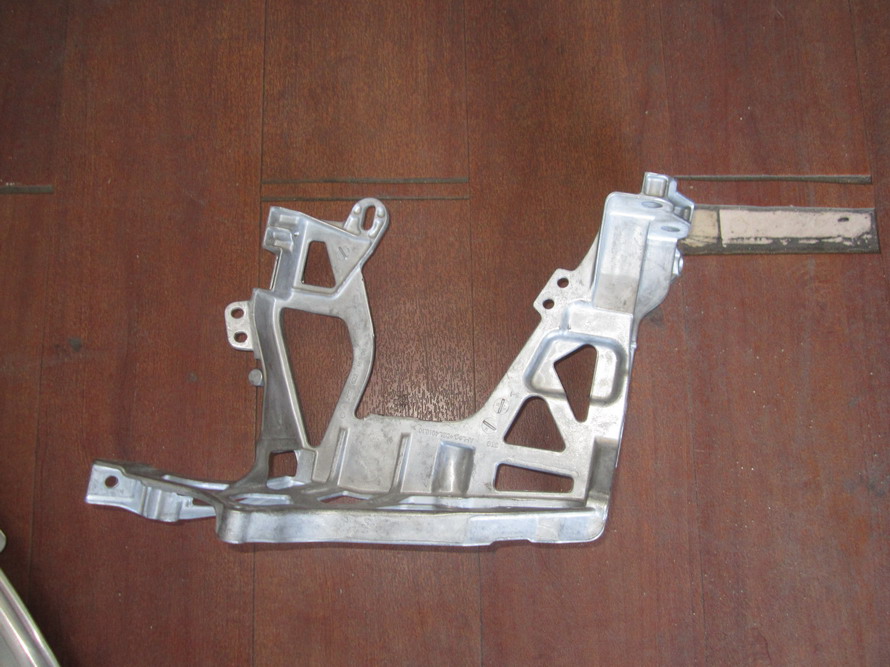 Mercedes Benz C300 C400 C450 - Radiator Support Top Cover - 2056201734 ...