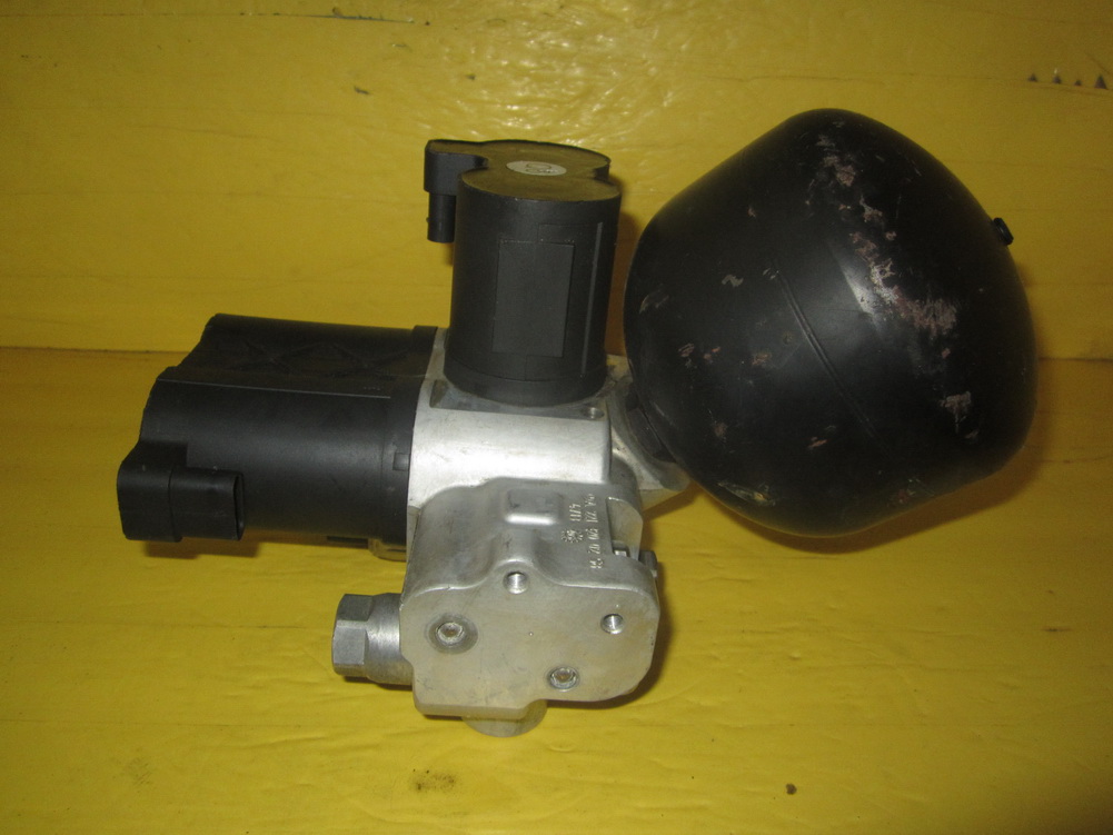 Mercedes Benz - Suspension Valve Block - 2213200258: Used Auto Parts ...