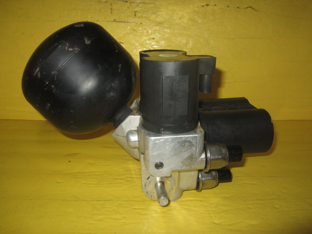Mercedes Benz - Suspension Valve Block - 2213200258: Used Auto Parts ...