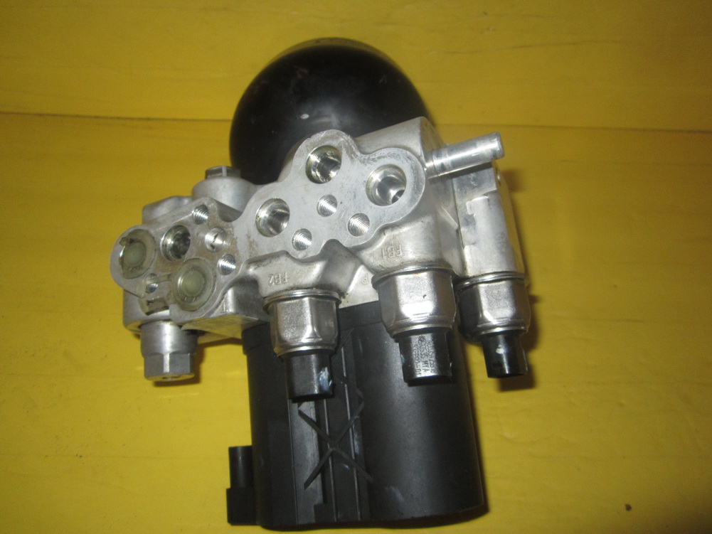 Mercedes Benz - Suspension Valve Block - 2213200258: Used Auto Parts ...