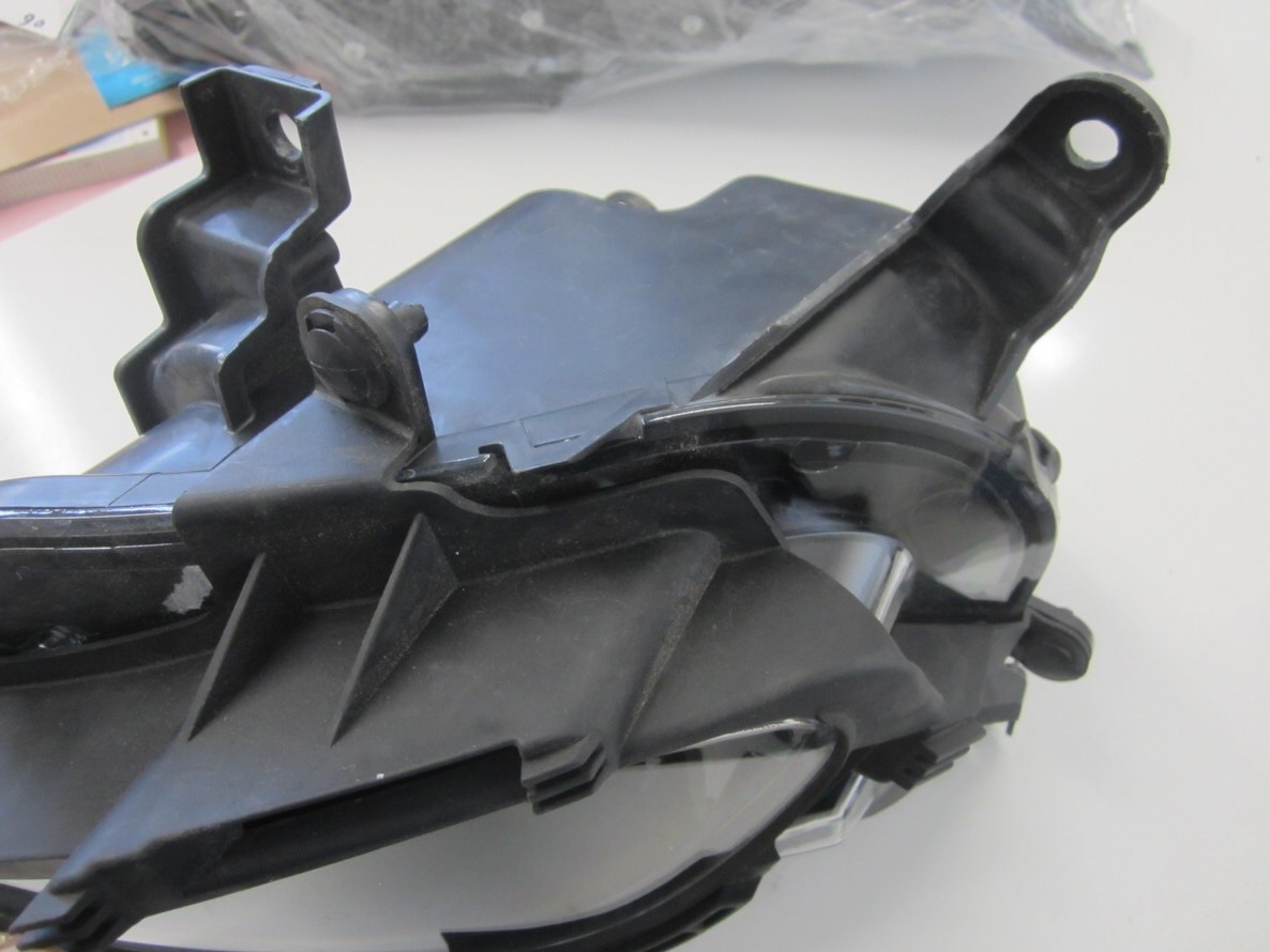 Jeep Cherokee- Headlight HALOGE MISSING 1 TAB- 68102846AE: Used Auto ...