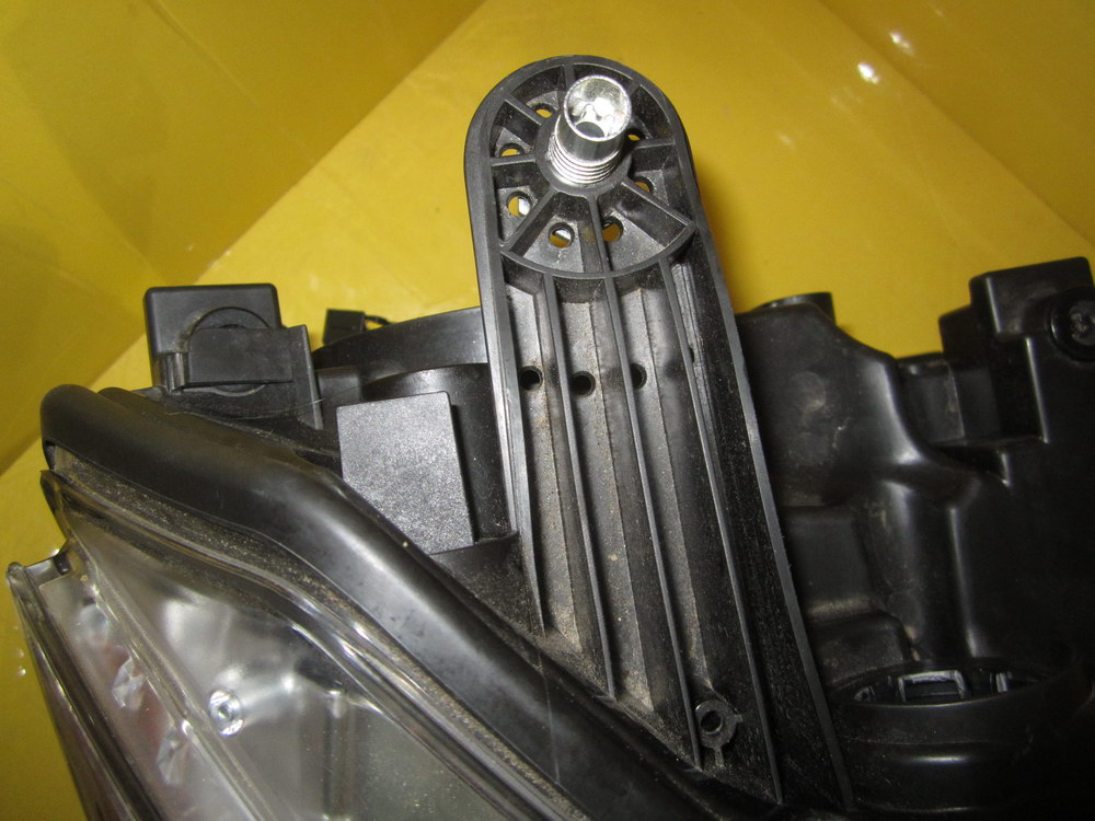 Mercedes Benz GLK350 - Headlight Halogen - 2048207359: Used Auto Parts ...