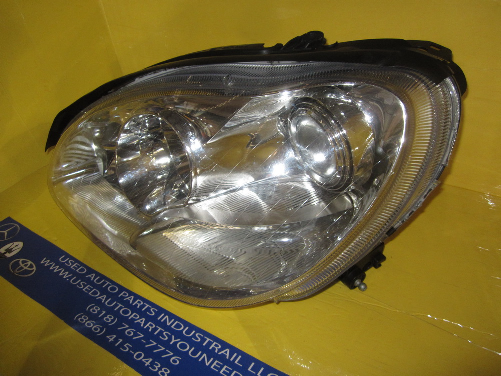 Mercedes Benz - Headlight XENON HID WITH BOX - 2208202761: Used Auto ...
