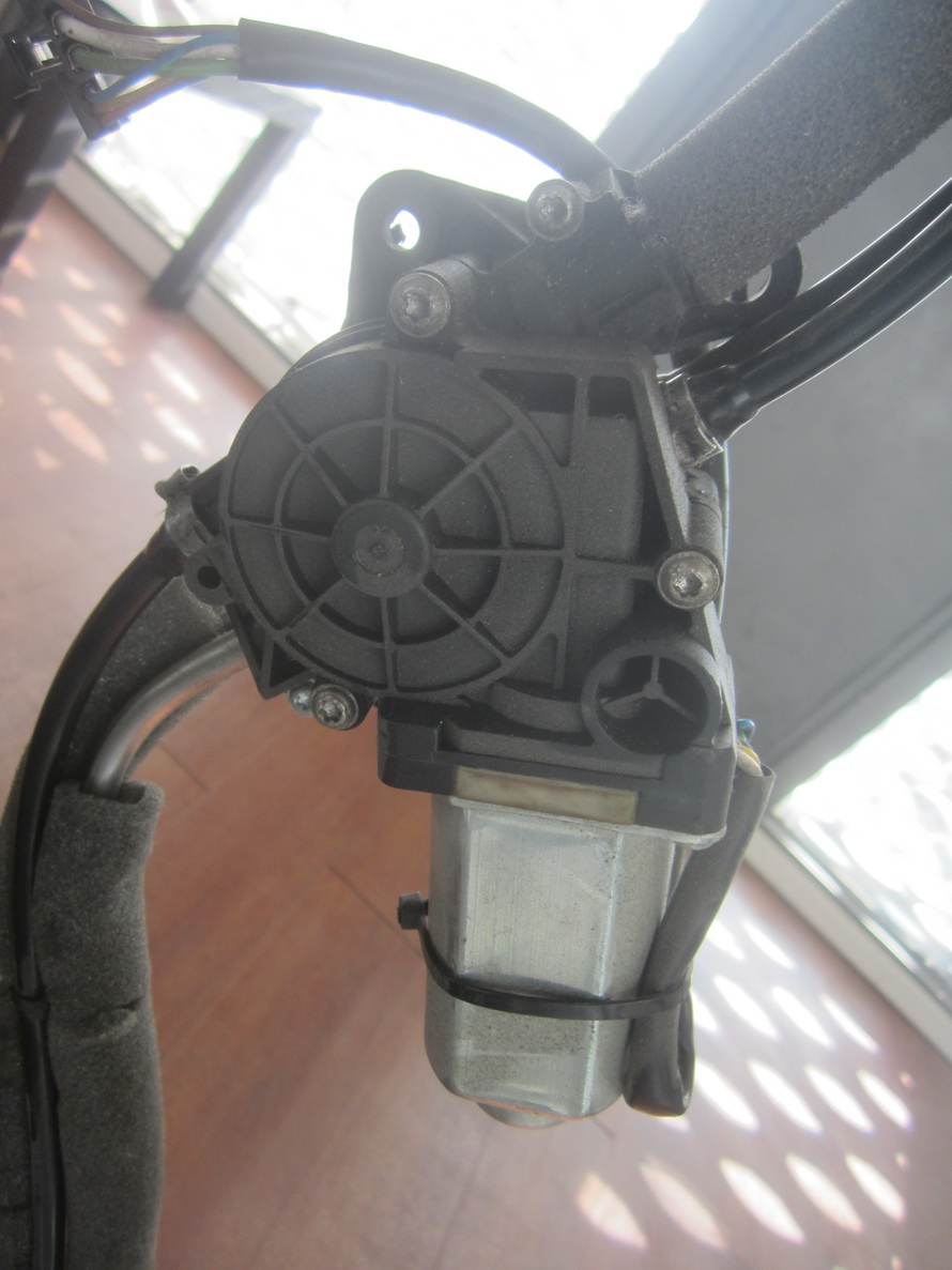 Mercedes Benz - sun blind shade electric - 2218100520: Used Auto Parts ...