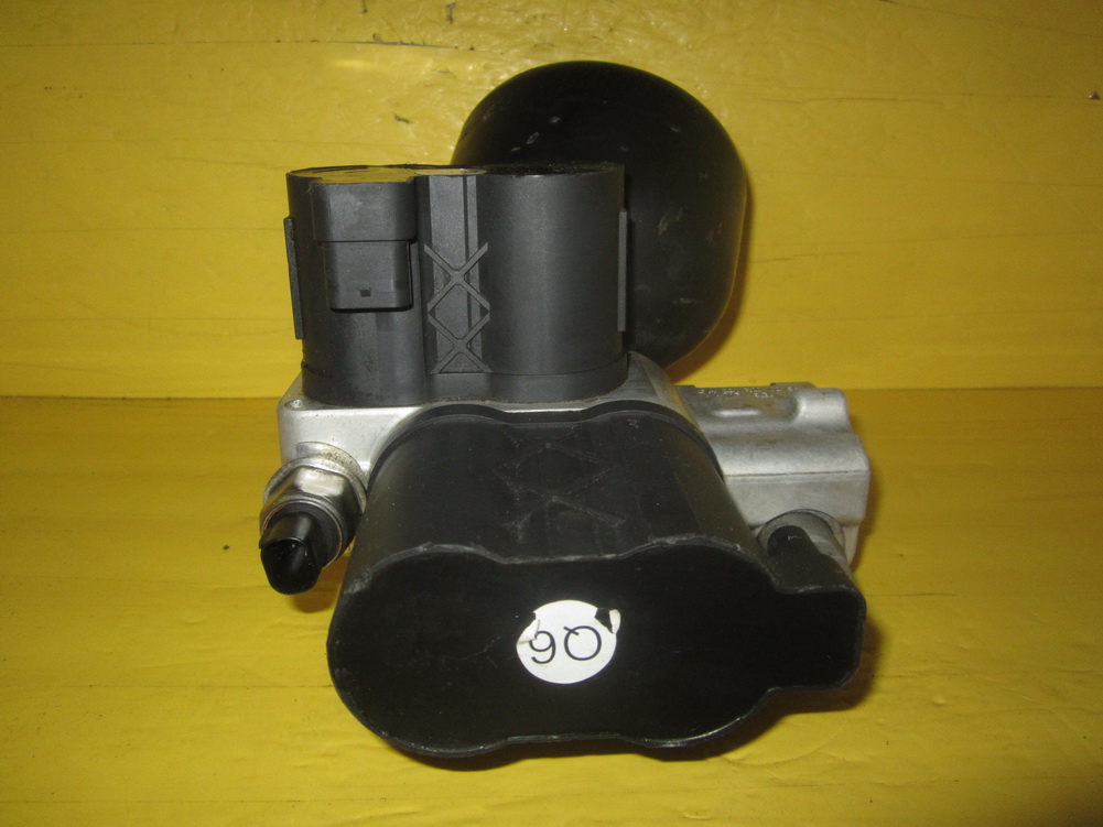 Mercedes Benz - Suspension Valve Block - 2213200258: Used Auto Parts ...